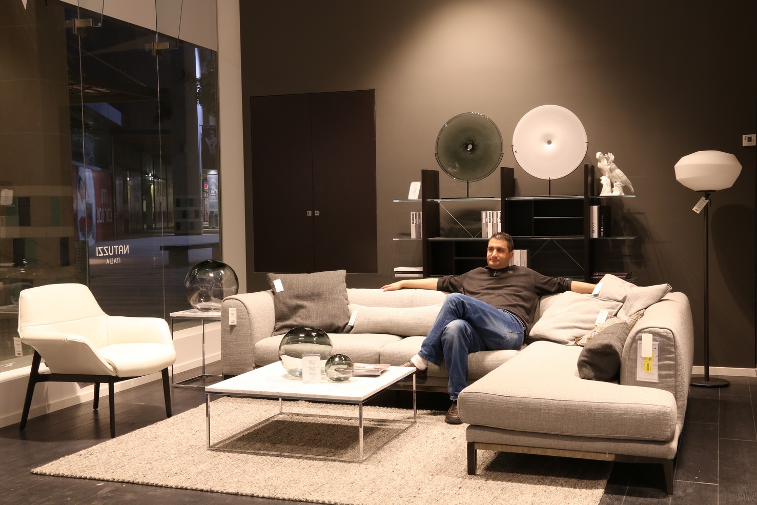 אולם תצוגה לחברת Natuzzi באר שבע - עמית ישראל