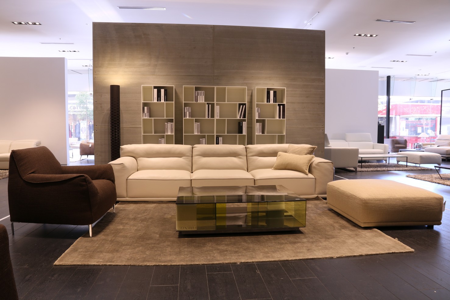 אולם תצוגה לחברת Natuzzi באר שבע - עמית ישראל מעצב פנים במרכז | עיצוב מסחרי